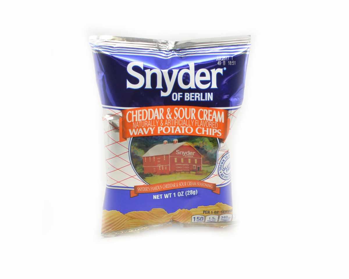 Snyder of Berlin Wavy Cheddar and Sour Cream Potato Chips 1 oz. Bags ...