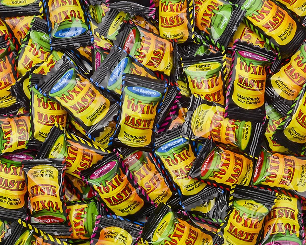 Toxic Waste Assorted Wrapped Sour Bulk Candy - 1000 Piece Bag – Candy ...